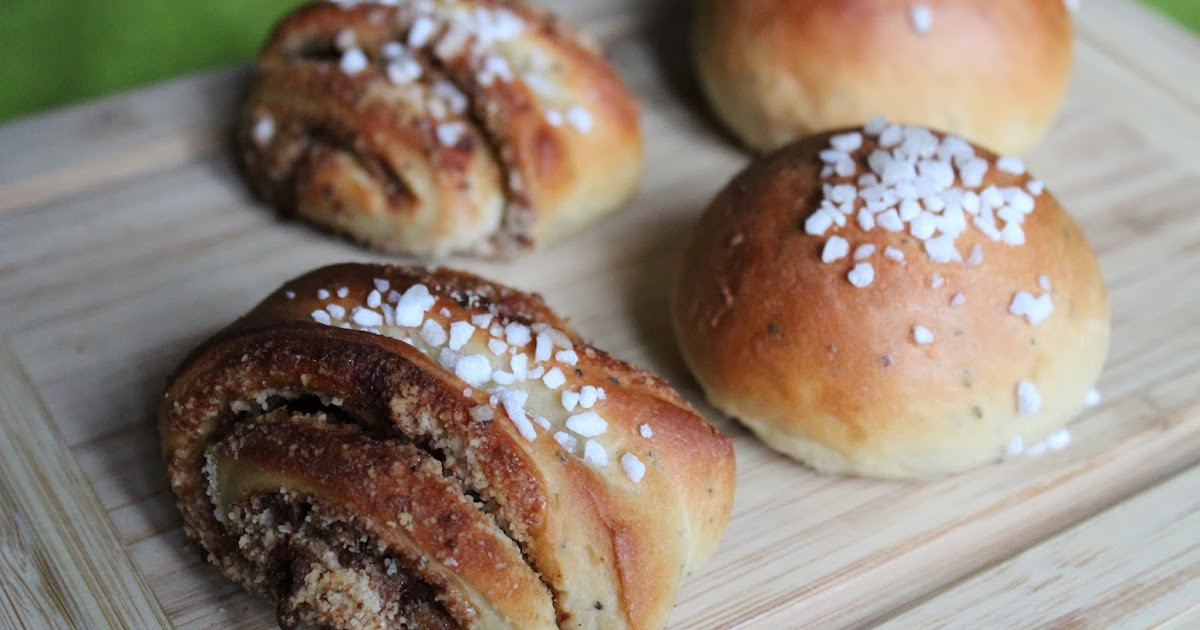 Kamomillan konditoria: Pullan voiteleminen