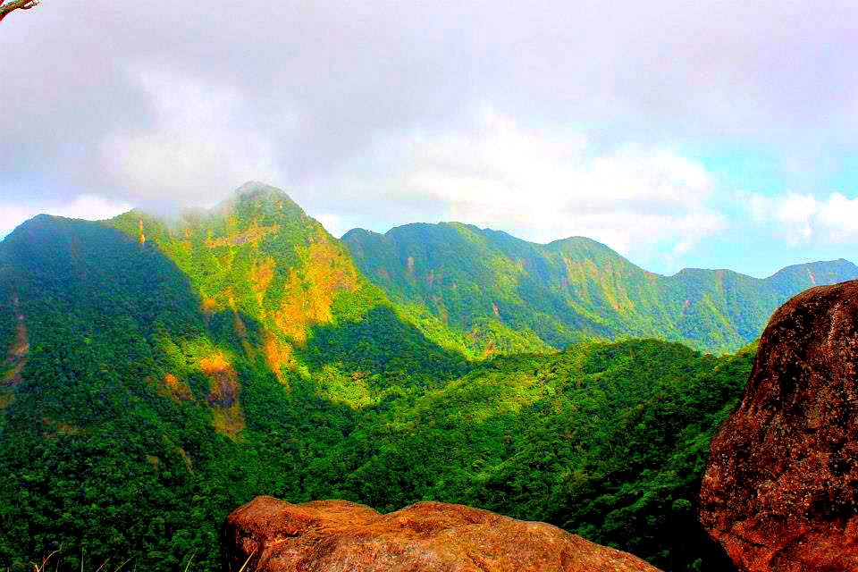 SI AYANG ANG ESKAPO : KABUNDUKAN