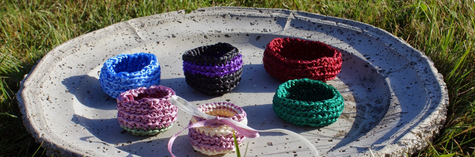 365 kreativa idéer: Virkade korgar av smala sidenband