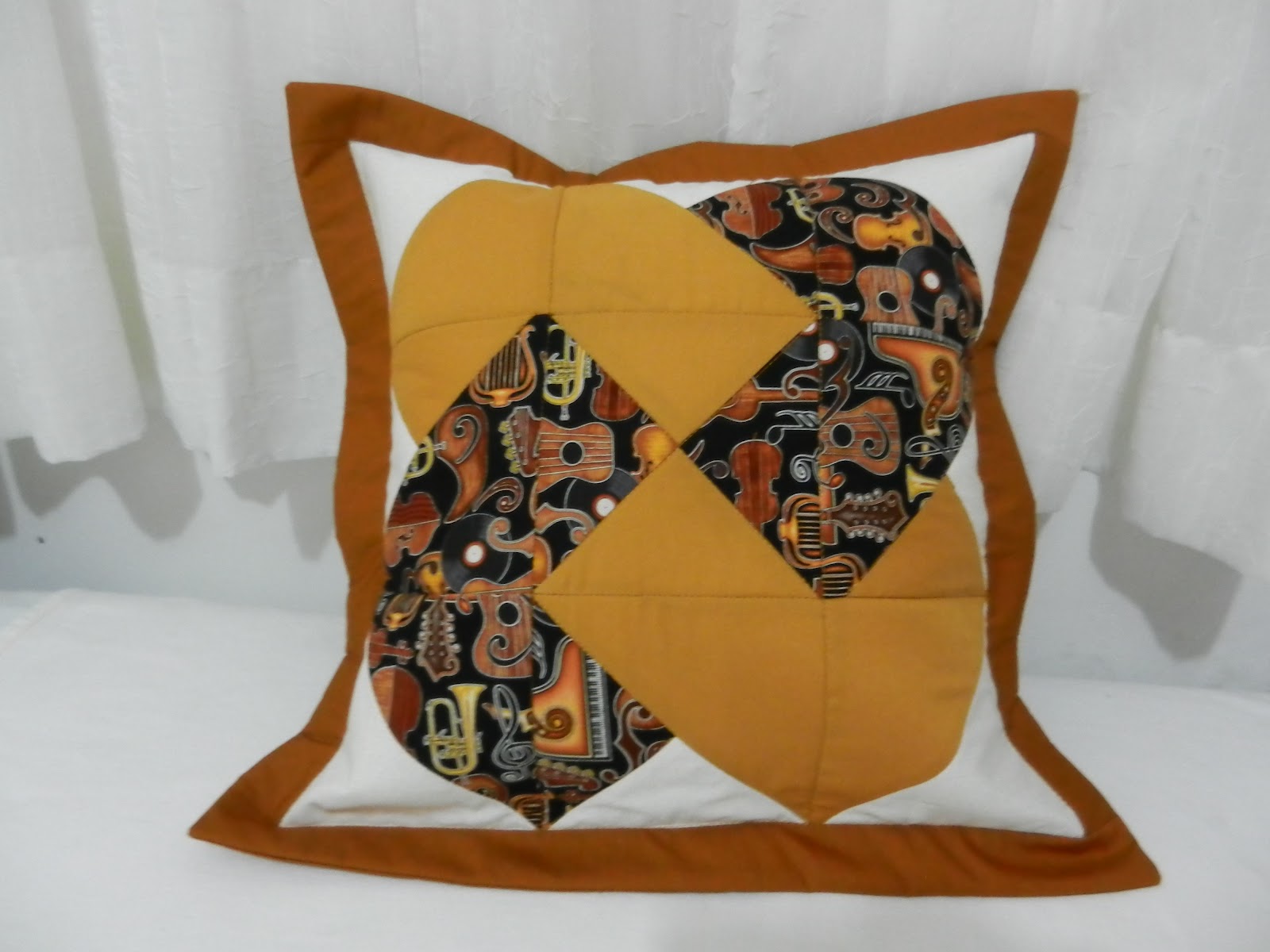 BRISA ATELIÊ: ALMOFADAS EM PATCHWORK