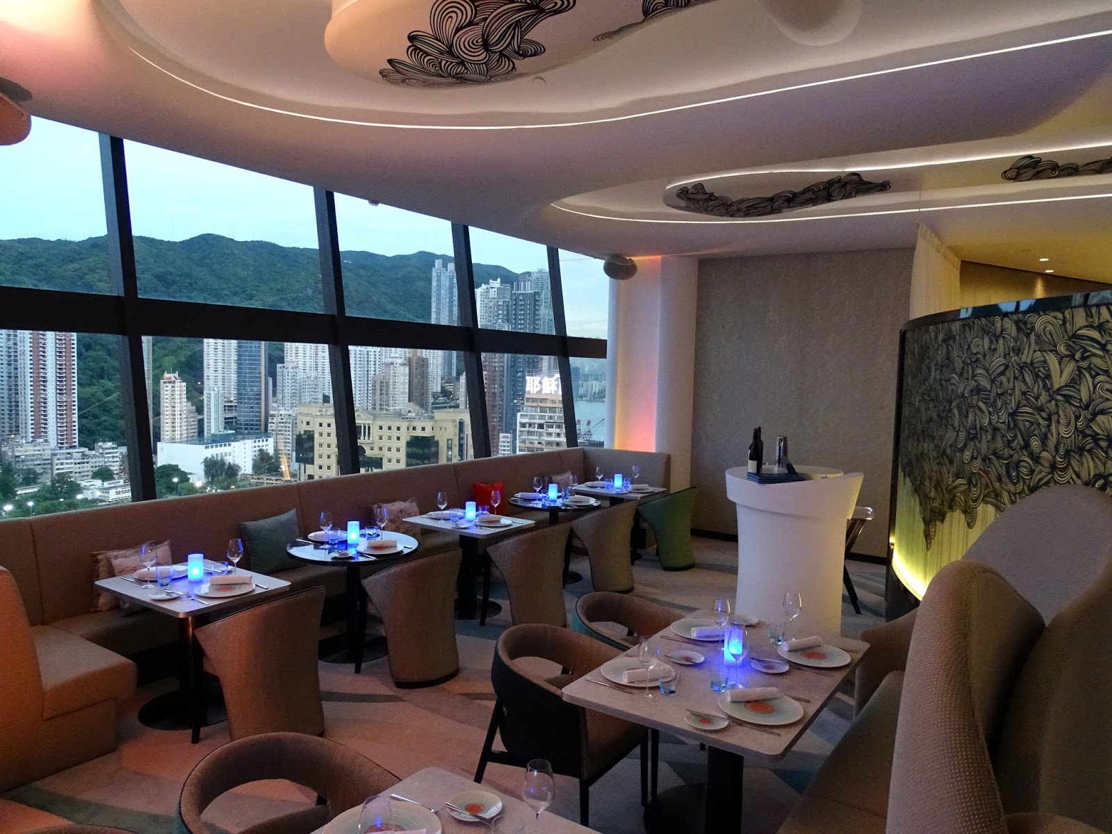 Skye Rooftop Bar and Restaurant (Hong Kong, CHINA) ★★★★☆ | A traveling ...