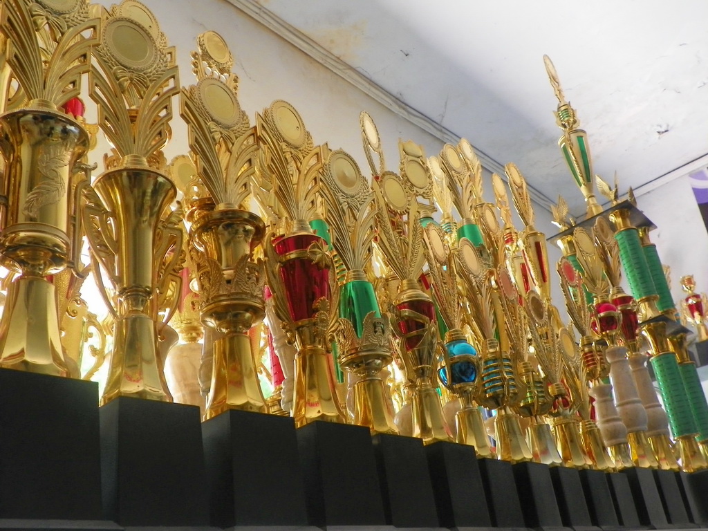 BAKAT KARYA: PIALA / TROPHY