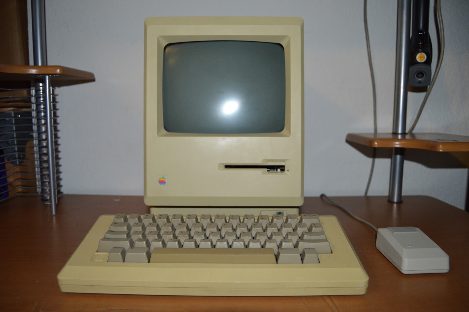 StudioYale: Apple Macintosh 512k Overview