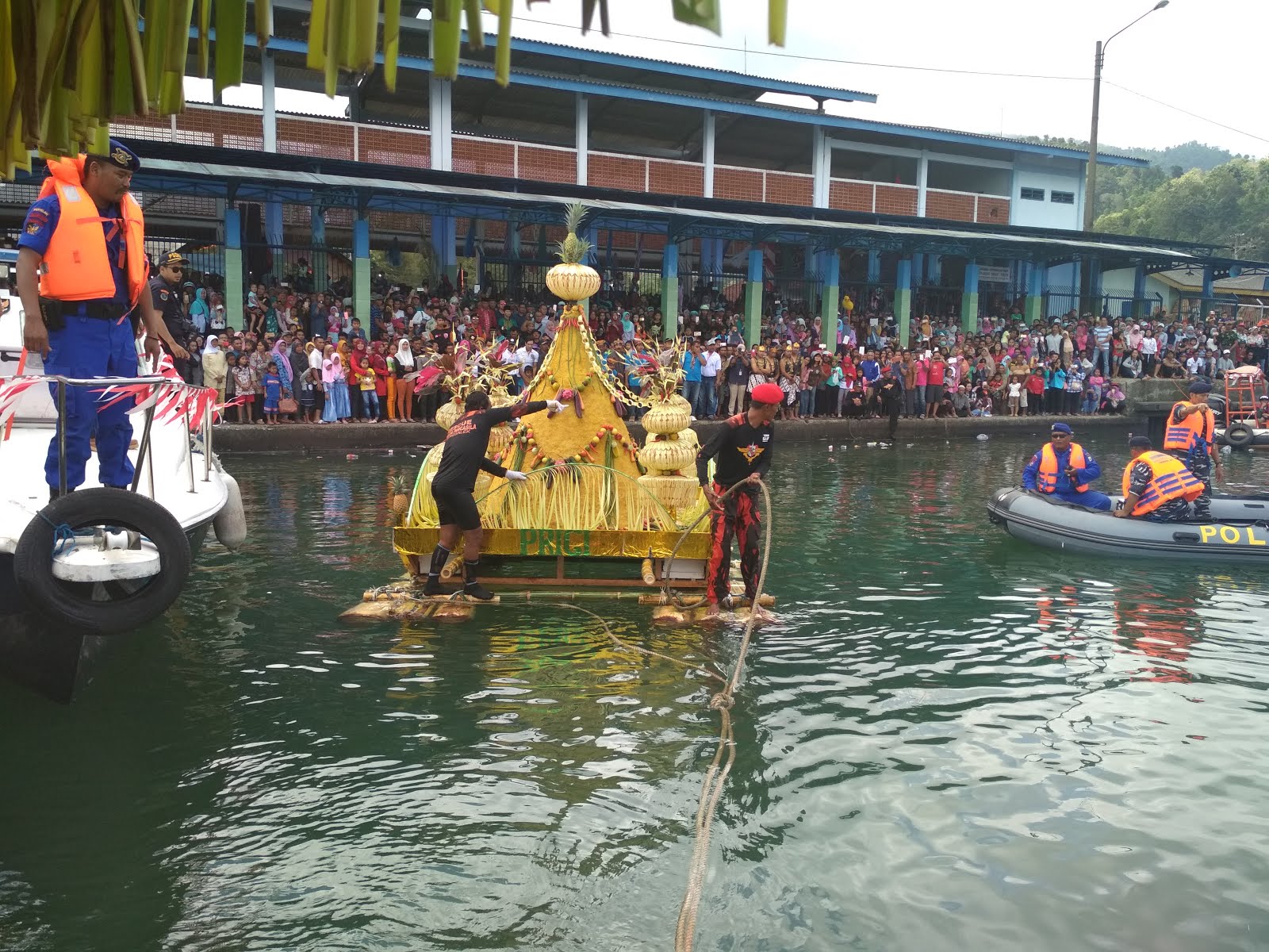 Nelayan Prigi Trenggalek Gelar Upacara Adat Larung Sembonyo ...