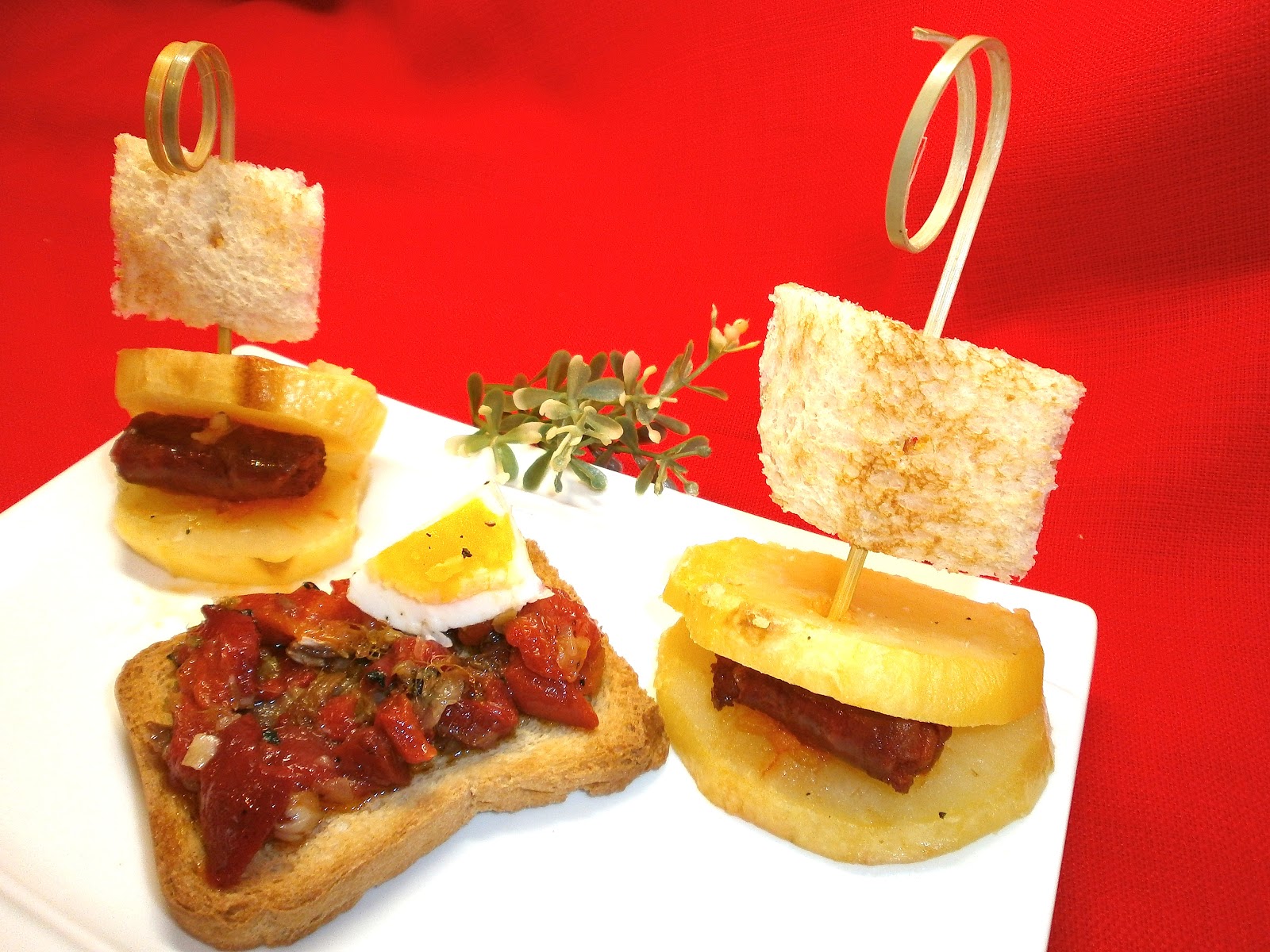 CHARO COCINA SENCILLA: Tostas de Aspencat y Pincho de Chistorra