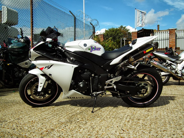 See Best Style: Yamaha R1 WHITE