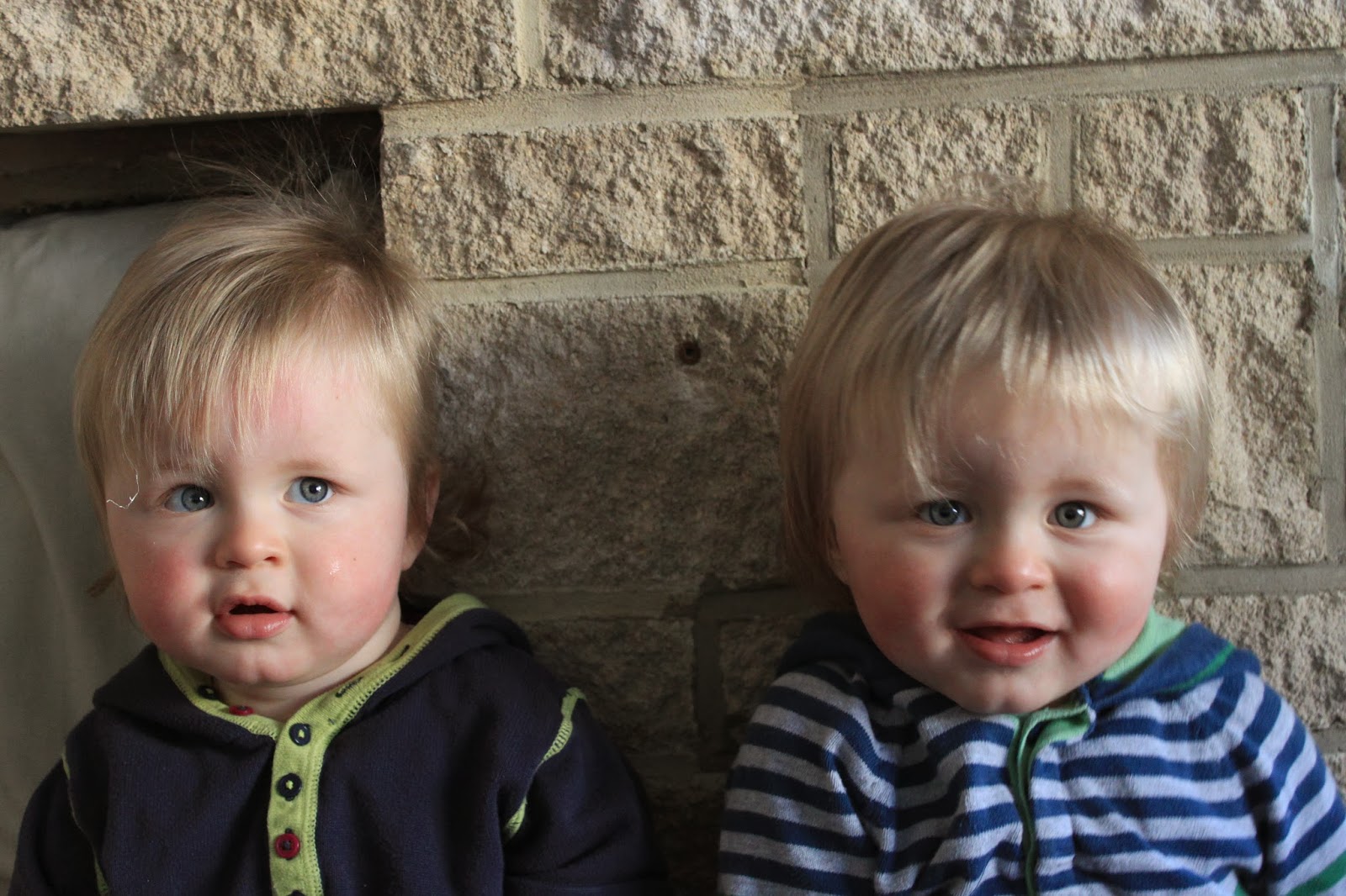 Giggle Goosey : Twins - the juggling act