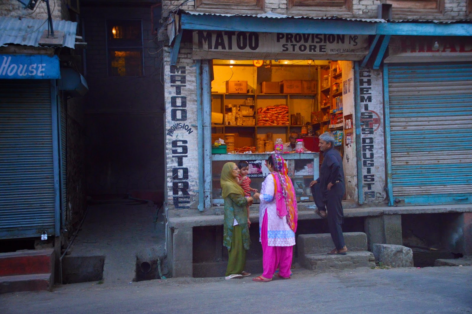A walk on the streets of Srinagar...