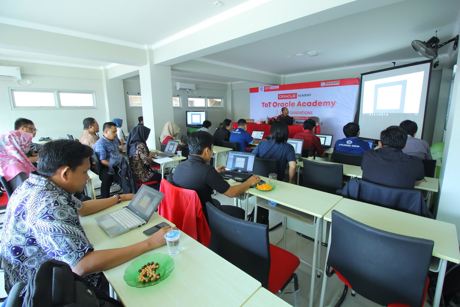 SMK TI Airlangga Samarinda: Day 4, ToT Oracle Academy Java Foundations 2018