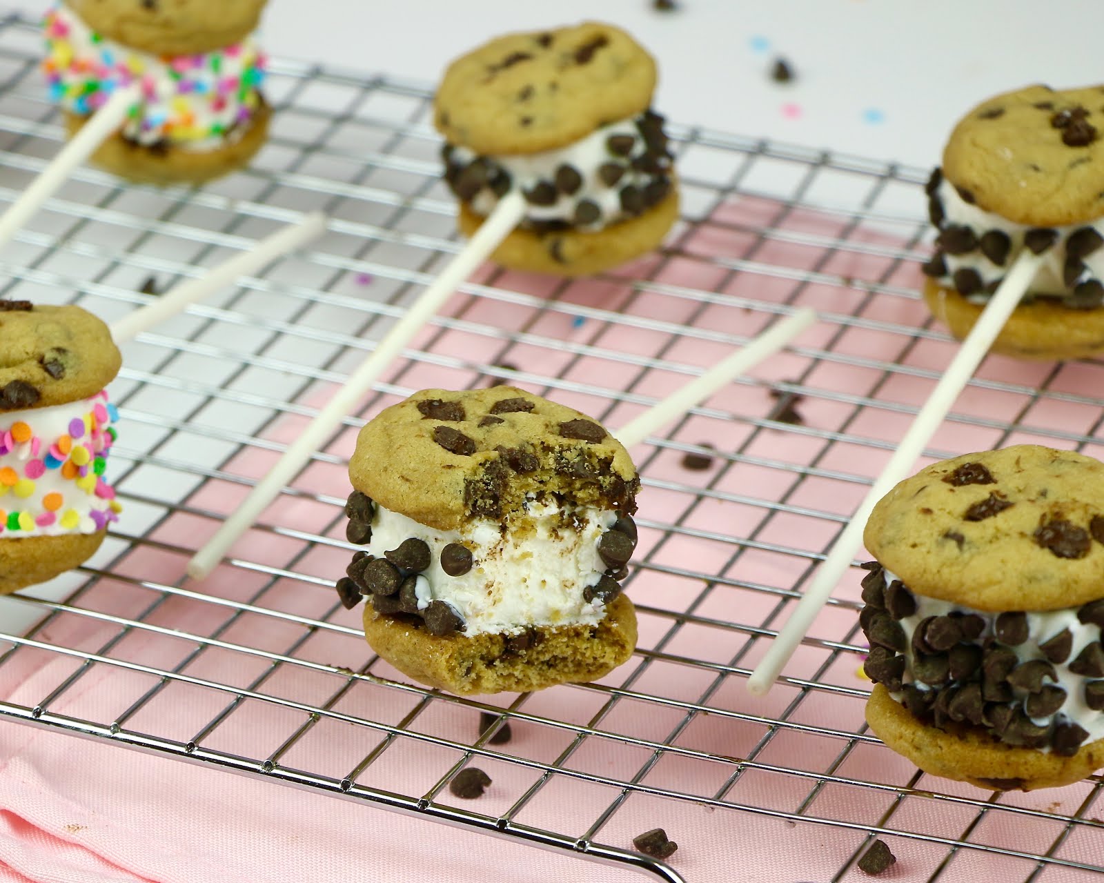 {VIDEO} Mini Chocolate Chip Cookie Pops - The Lindsay Ann