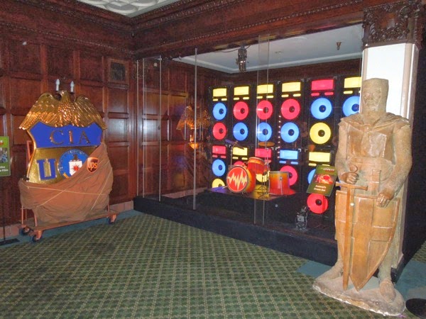 Hollywood Movie Costumes and Props: Fun screen-used props featured in ...