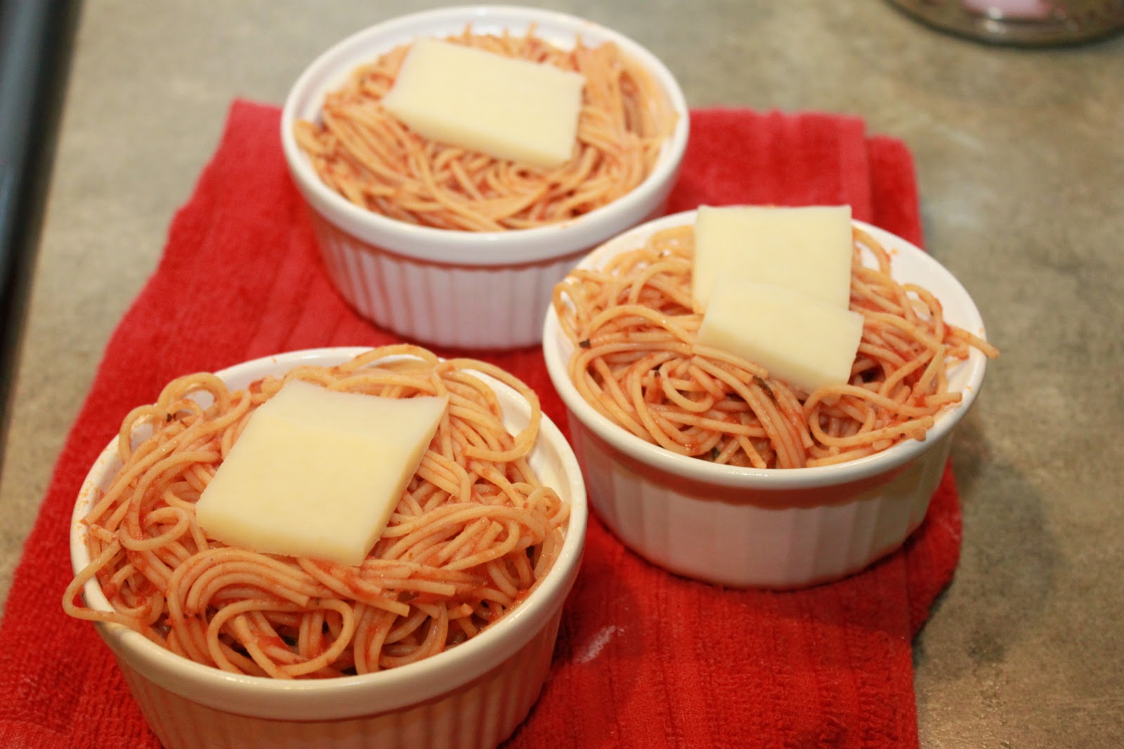 A Bowl of Creativity: Spaghetti and Meatballs in a Garlic Bread Bowl