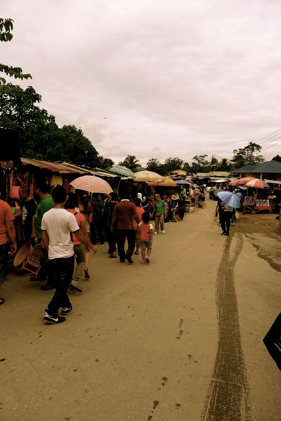 it's a journey: Serikin Border Market Sarawak, the borders of Sarawak ...