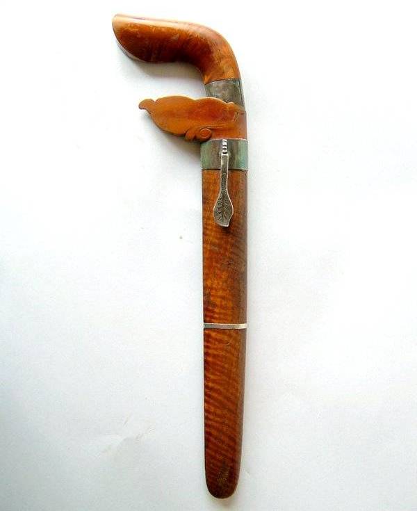 BUGIS Dalam Darahku: Makna di balik Badik Bugis