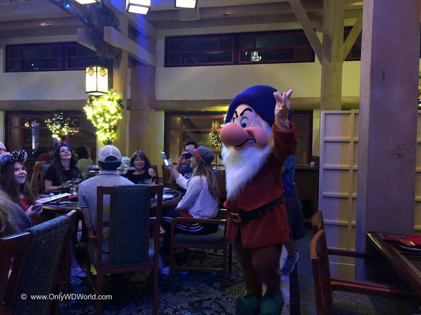 Review: Storybook Dining at Artist Point with Snow White | Disney World ...