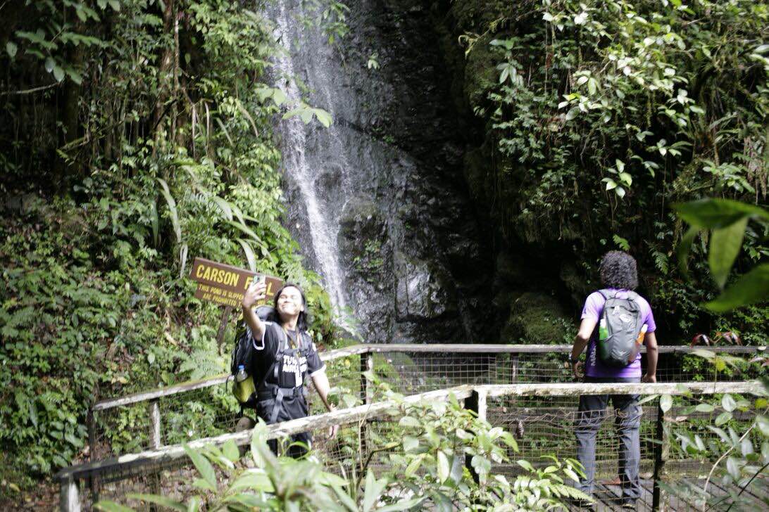 Aloy Paradoks Menulis