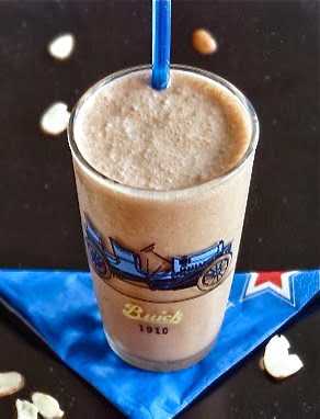 Banana almond biscoff smoothie