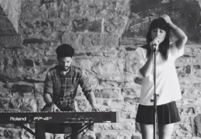 Breaking More Waves: Foxes - Glorious (Acoustic) (Video)