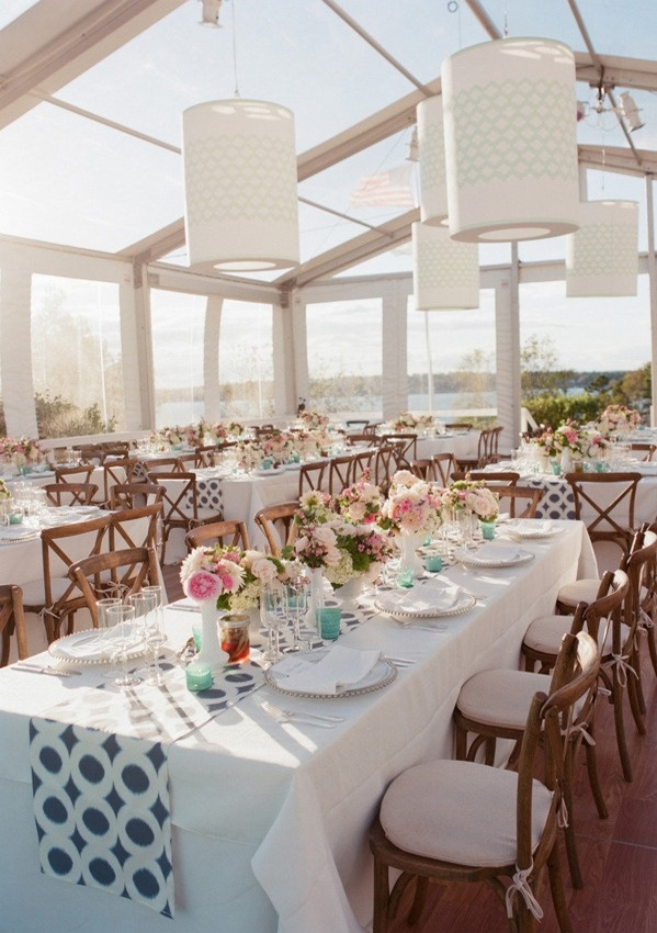 belle maison: Tabletop Inspiration: Dramatic Table Runners