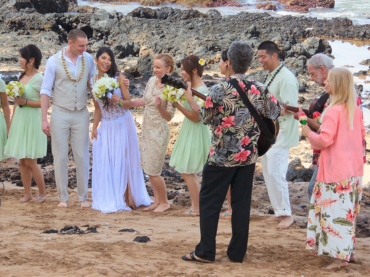 The Adventures of Maui Don - Dolphin Dude: Goofy Wedding