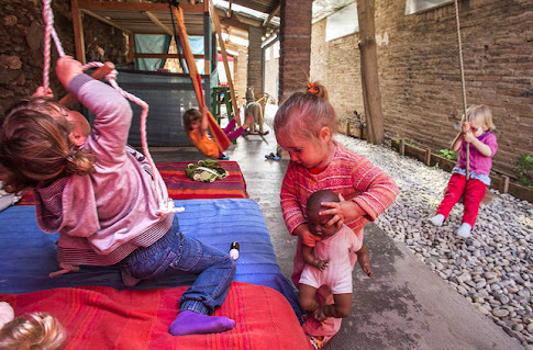 GRUPO LI PO: Crece el modelo de escuelas libres en Cataluña, España