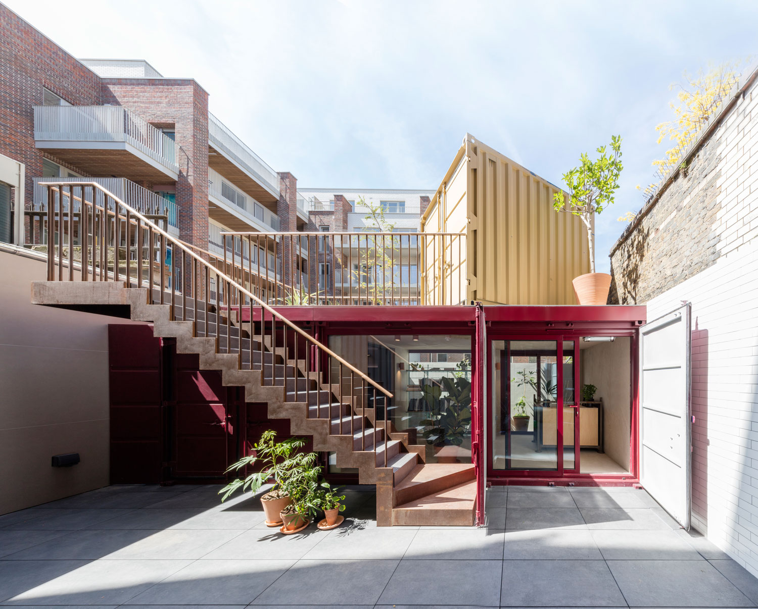 Shipping Container Homes & Buildings: Shipping Containers in Porcelain ...