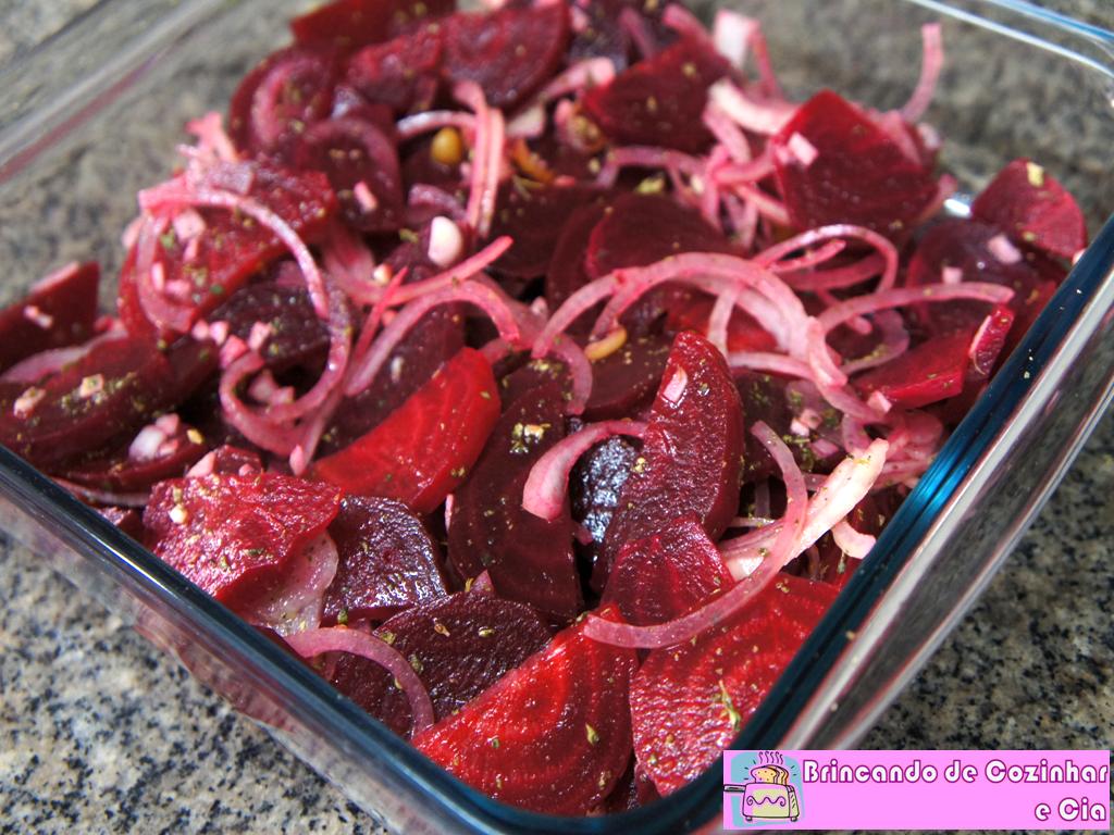 Brincando de Cozinhar e Cia: Salada de Beterraba e Cebola