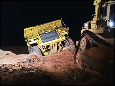 Mining Mayhem: Rear-Dumper Off Tip-Head