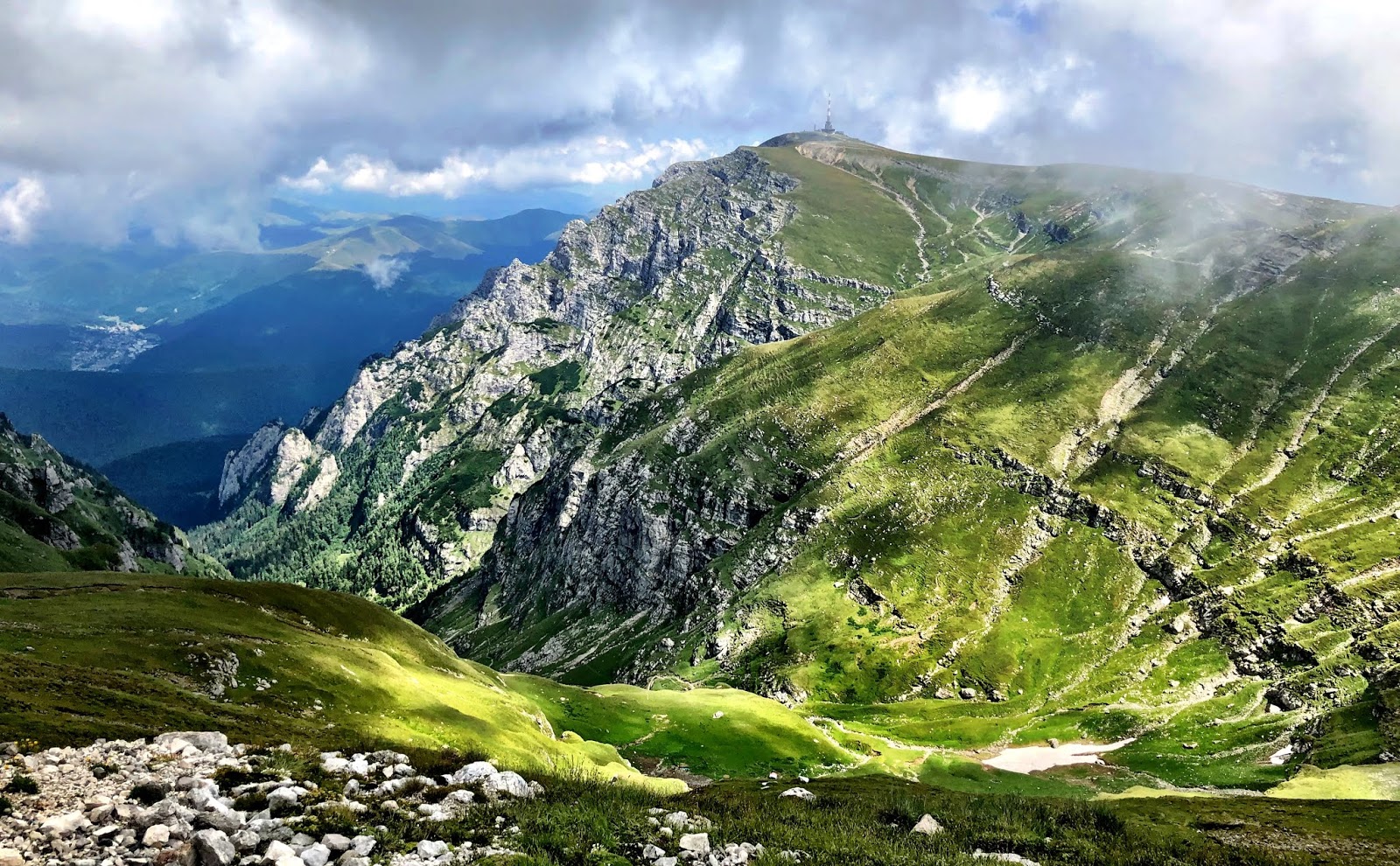 ALPINIADA: Traseu de o zi până la Vârful Omu