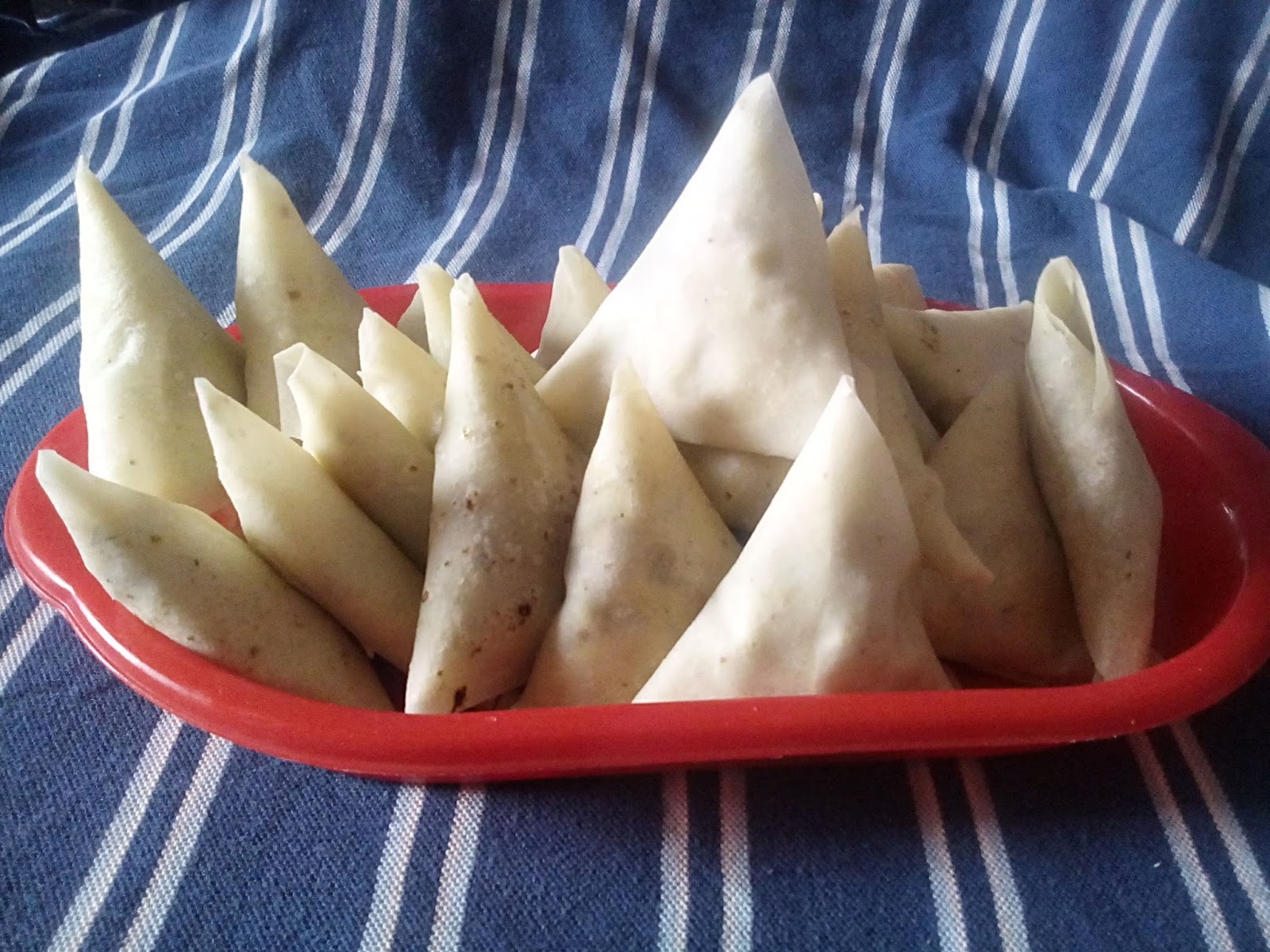 Cookbook: ANDAY KE SAMOSAY (EGG SAMOSA)