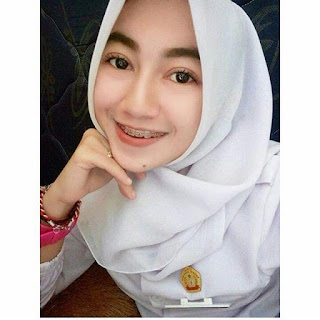 Scandal video mesum spg berhijab sedang mesum dengan pacar di semak ...