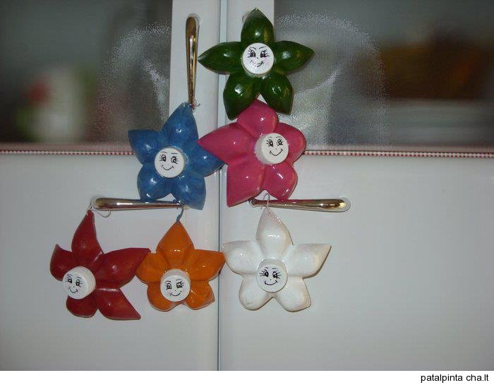 How to Recycle: Recycled Christmas Star Decorations