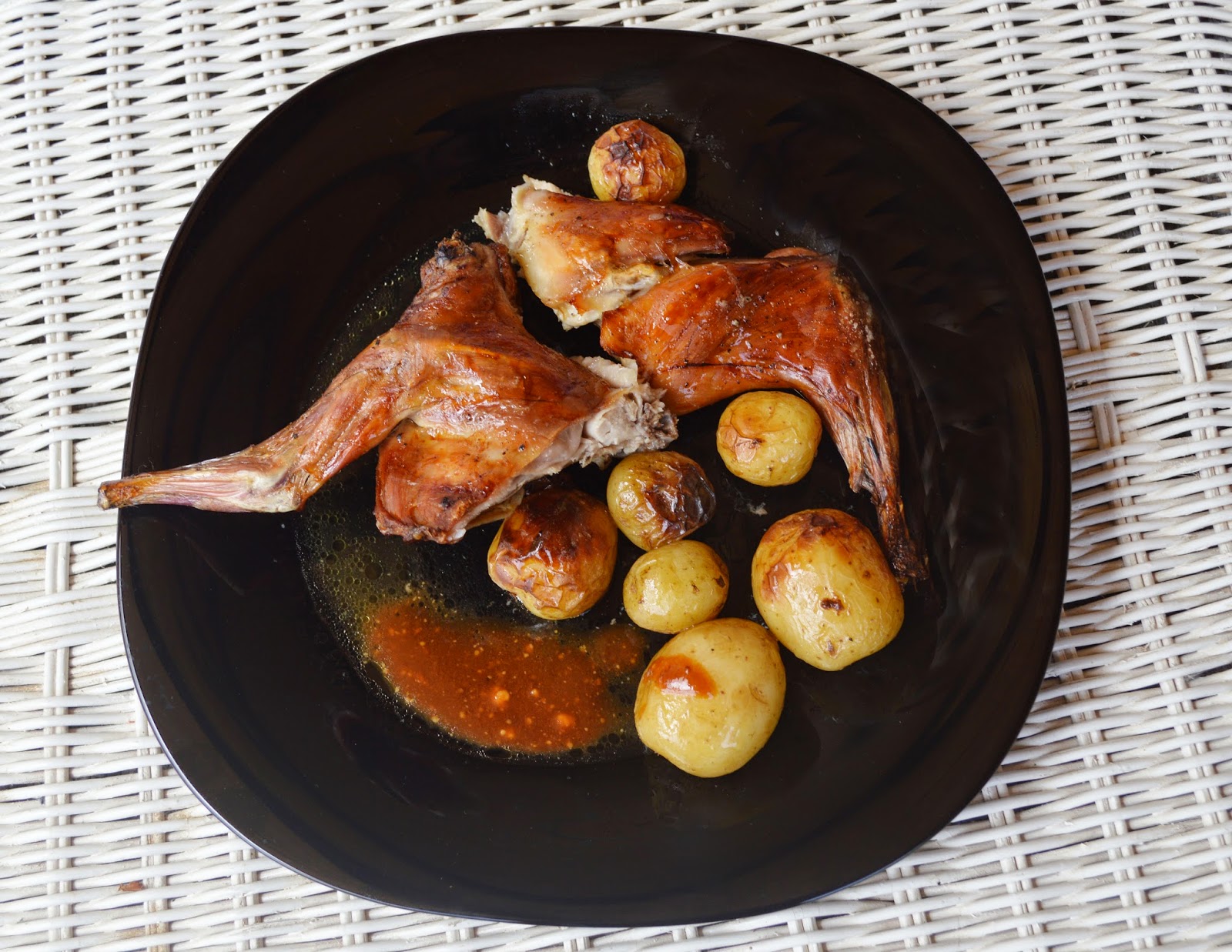 LA COCINA PLURAL: CONEJO ASADO CON MINI PATATAS Y SALSA DE SOJA ...