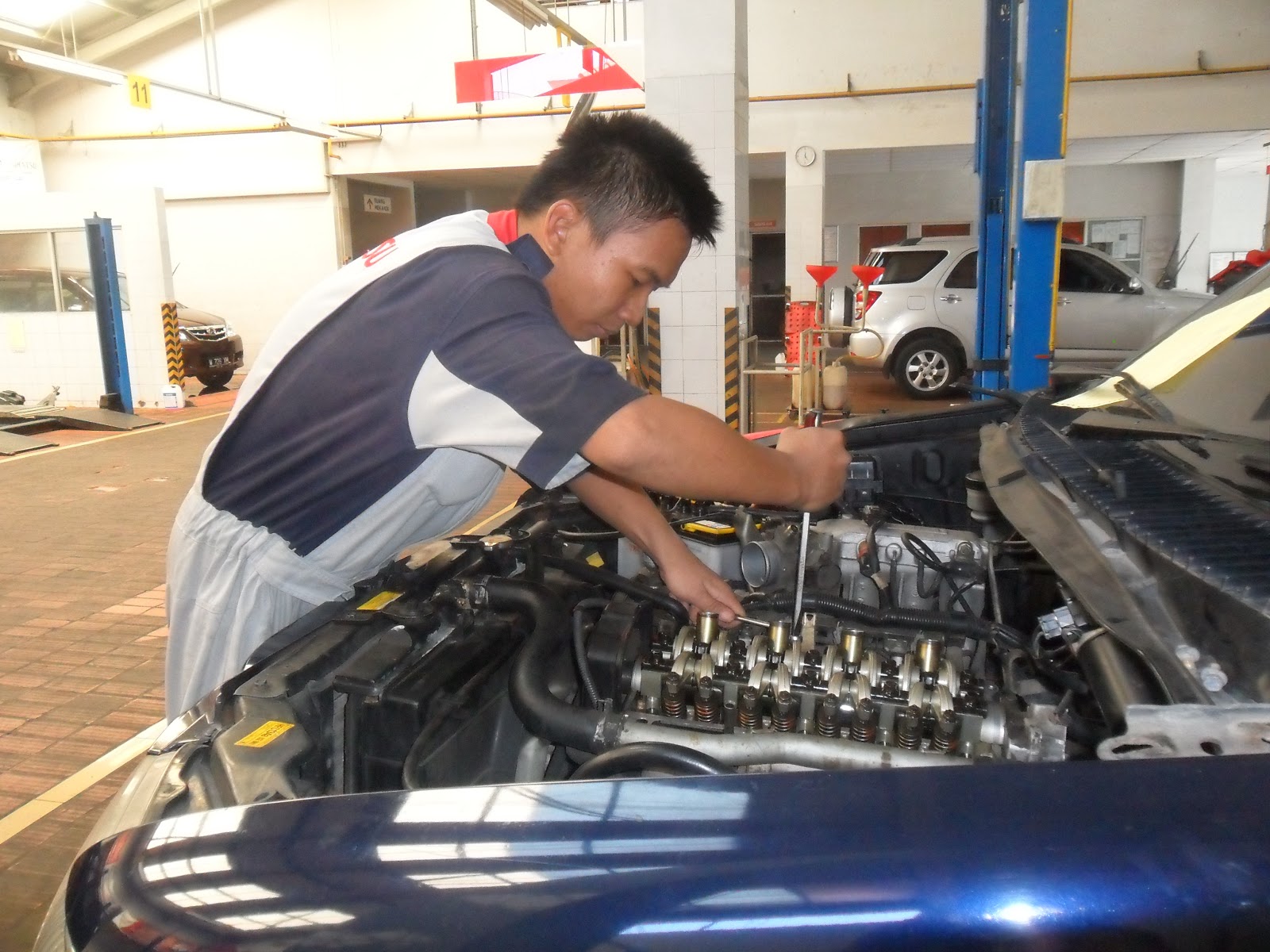 BENGKEL OTOMOTIF SMK DWIJA BHAKTI 2 JOMBANG