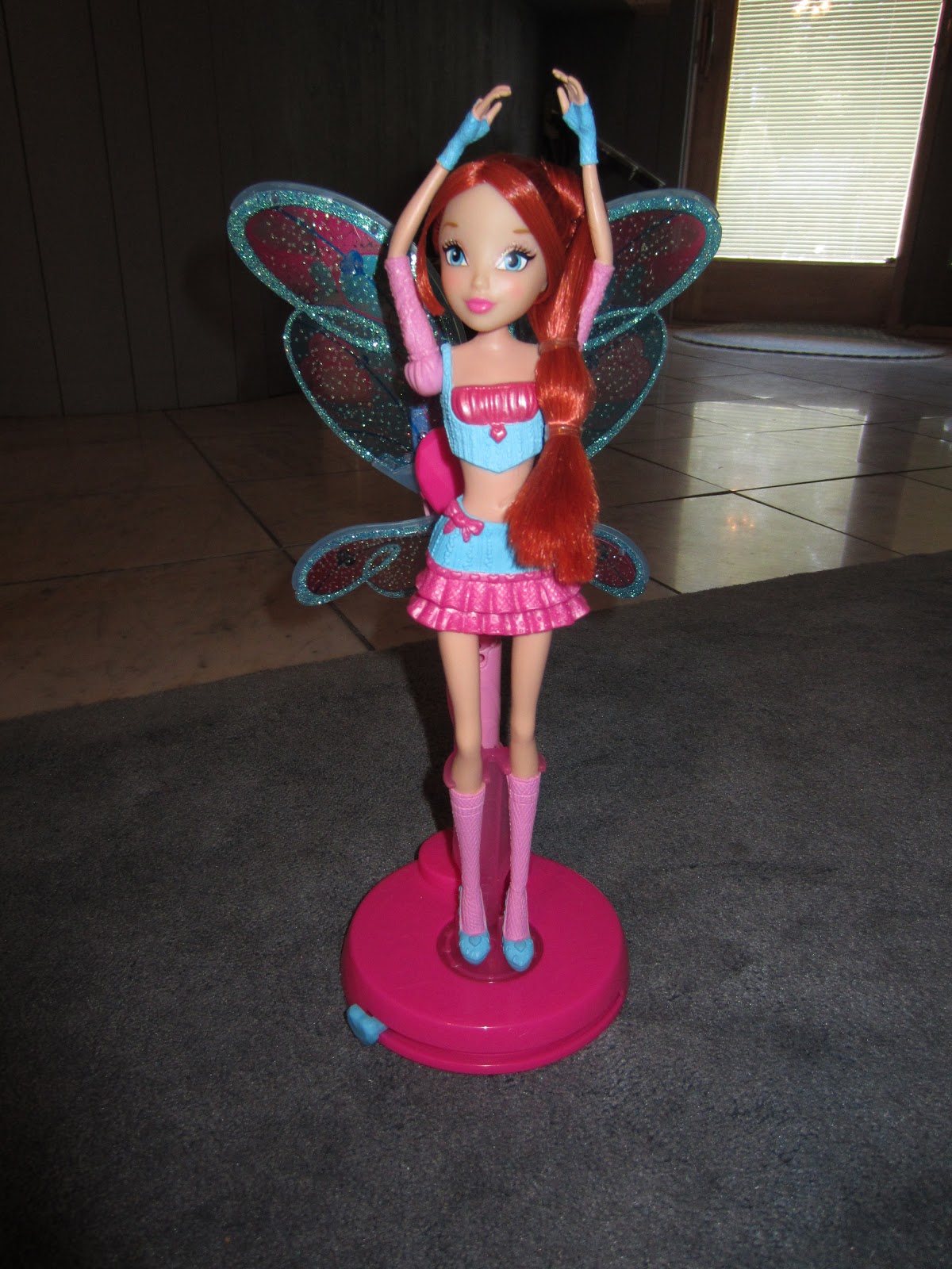 Evan and Lauren's Cool Blog: 11/24/12: Winx Club Magic Wings Bloom Doll