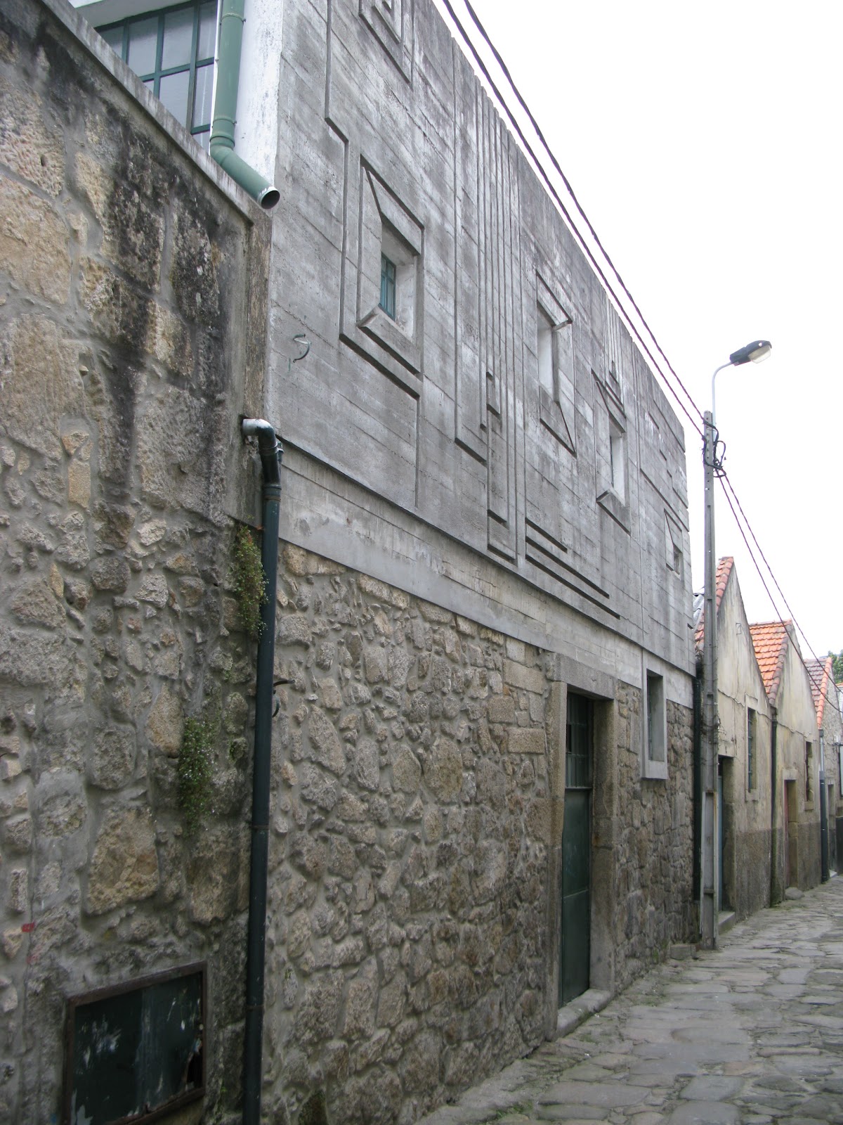 KALAM LOVES: CONCRETE VOLUMES IN PORTUGAL