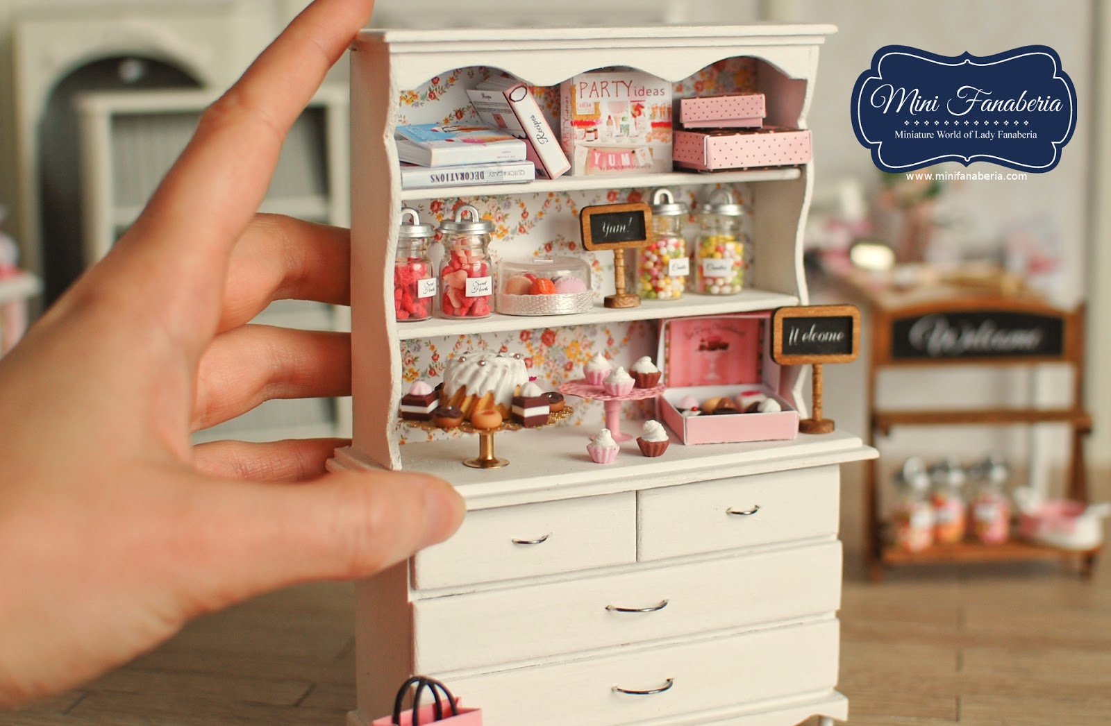 MiniFanaberia: Słodki kredens/ Sweet Cupboard