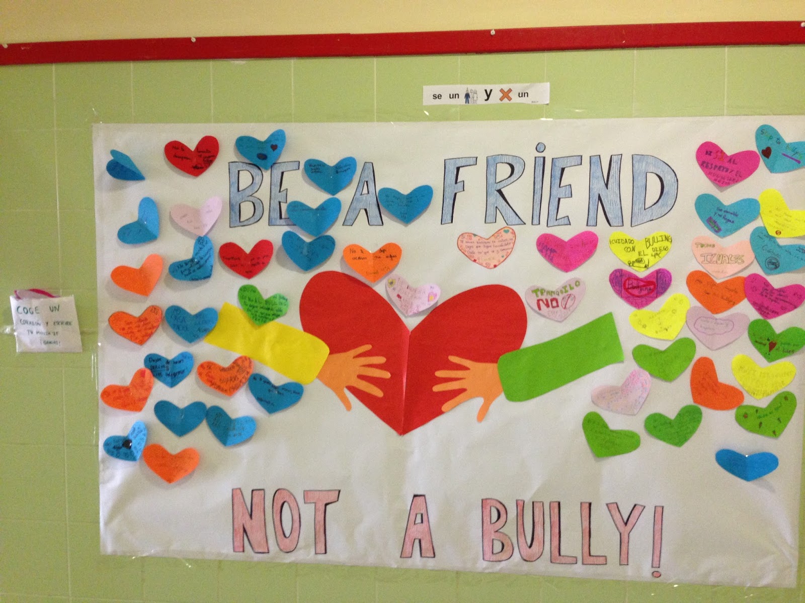 LA BIBLIOTECA ESCOLAR: MURAL "BE A FRIEND, NOT A BULLY"