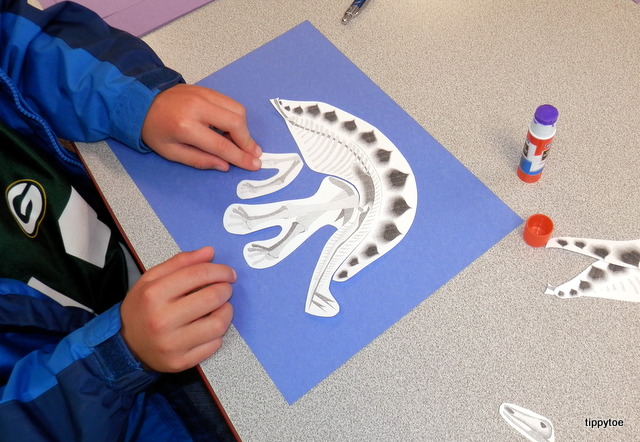 Tippytoe Crafts: Dinosaur Skeleton Puzzles