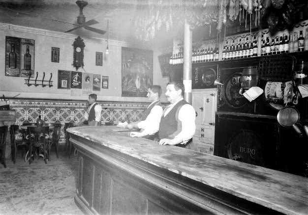 FOTOGRAFÍAS DE TABERNAS ANTIGUAS DE SEVILLA