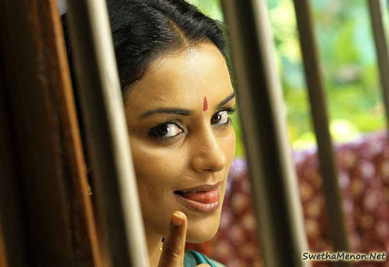 Mallu Actress Swetha Menon: Hot Swetha Menon in Rathinirvedam Photos