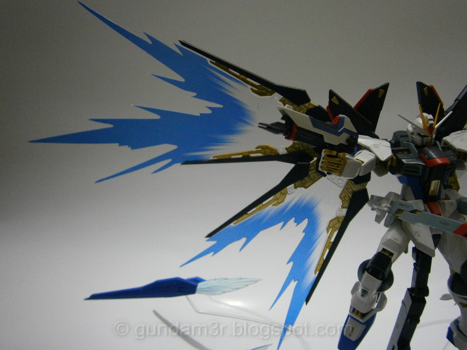 Add On: Wing of Light Effect for Strike Freedom Gundam MG Review