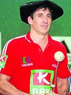 AL ROJO VIVO: SON LEYENDA, JULIÁN RETEGUI, CON ONCE TXAPELAS, EL ...
