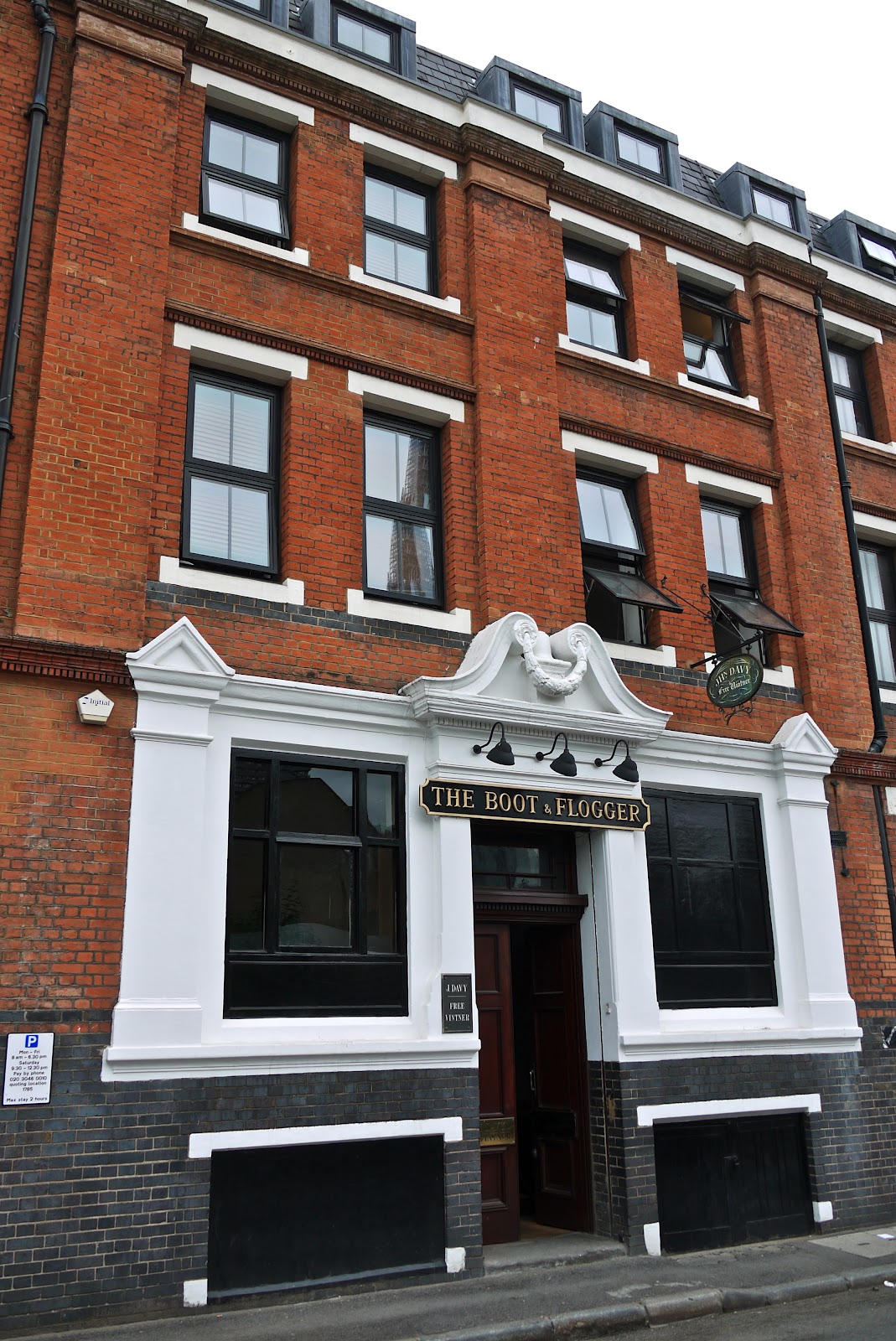 Walking in the country: London: Southwark and Bankside