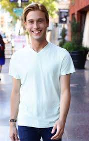 How to Get a Reading with Tyler Henry - The Hollywood Medium: Tyler ...