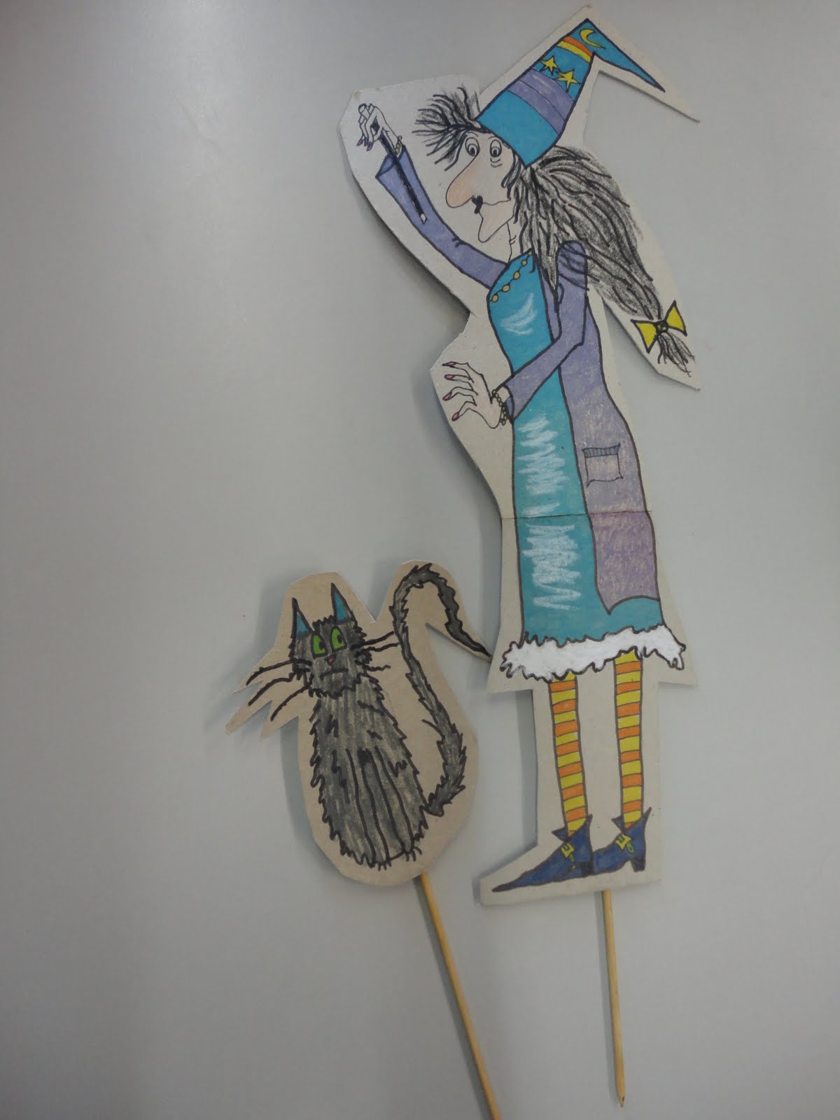 Pequenos Curiosos: A Bruxa Mimi