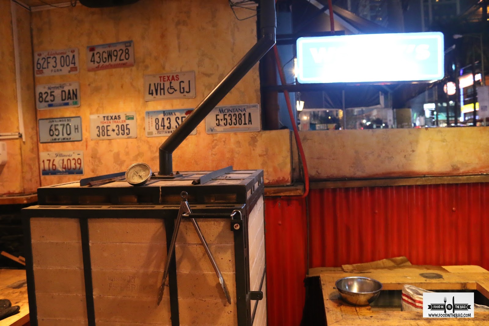 WOODY'S TEXAS Bar-B-Q: Perfect BBQ along Makati Avenue. | Food In The Bag