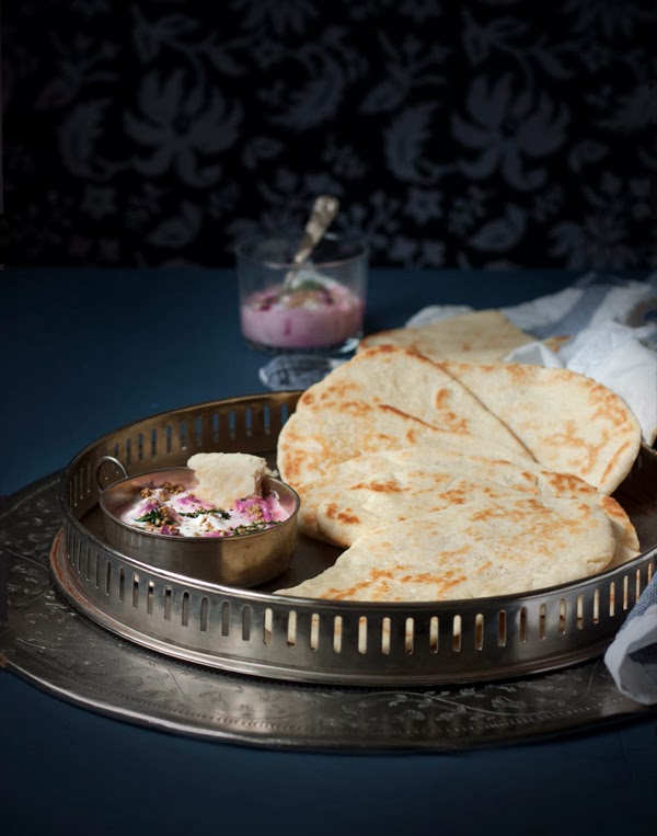 PAN NAAN DE COCO CON RAITA DE REMOLACHA - Sweet And Sour