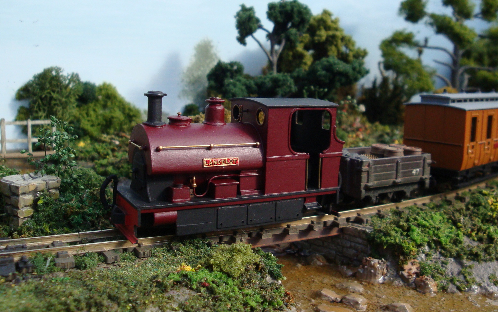 GRUMS NARROW GAUGE LINES: Photospot 2 - Paul Windle locomotives