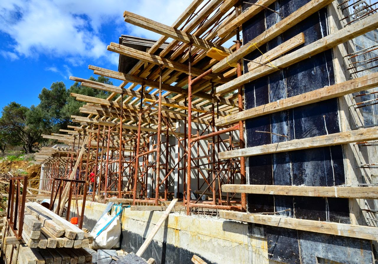 Crete Permaculture: Roof Shuttering